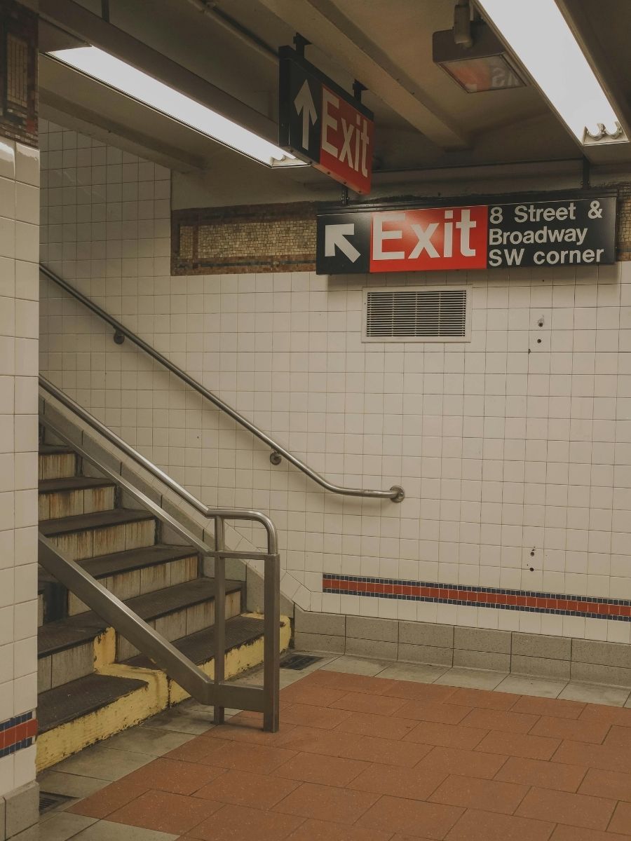 How to Use the NYC Subways Without Stress - Meg + Liv